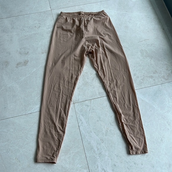 SKIMS | Pants & Jumpsuits | Authentic Skims Size Small Leggings Nwt ...